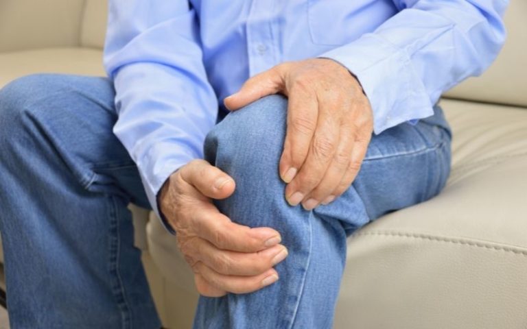 How To Sit In An Office Chair To Avoid Knee Pain? - ToErgonomics