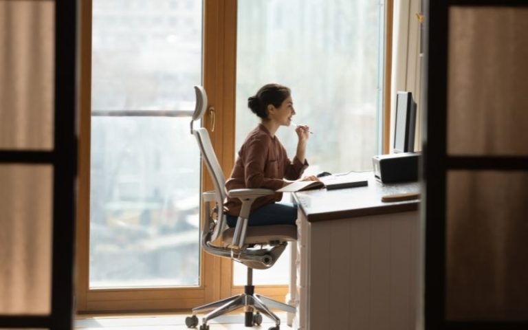 Office Chairs vs. Stools - ToErgonomics