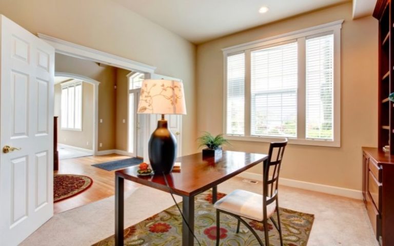 What Size Rug Should Go Under an Office Desk? - ToErgonomics