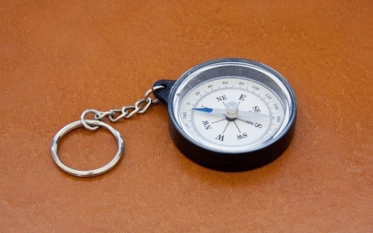 What Direction Should Your Office Desk Face For Performance? - ToErgonomics